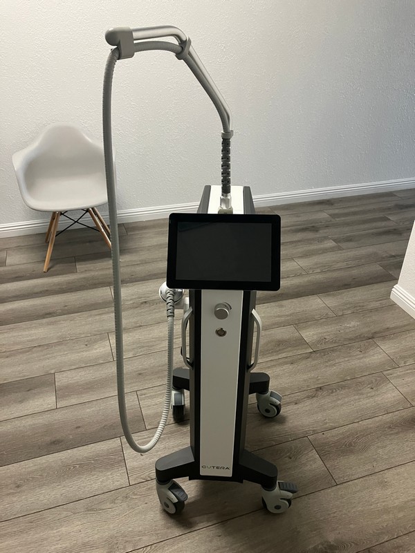 2022 Cutera Secret RF Microneedling Radio Frequency - with (2 ...